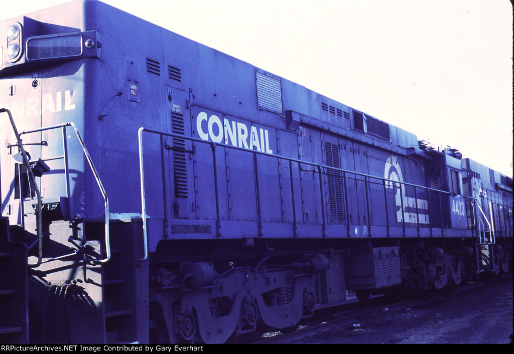 CR E44 #4423 - Conrail
